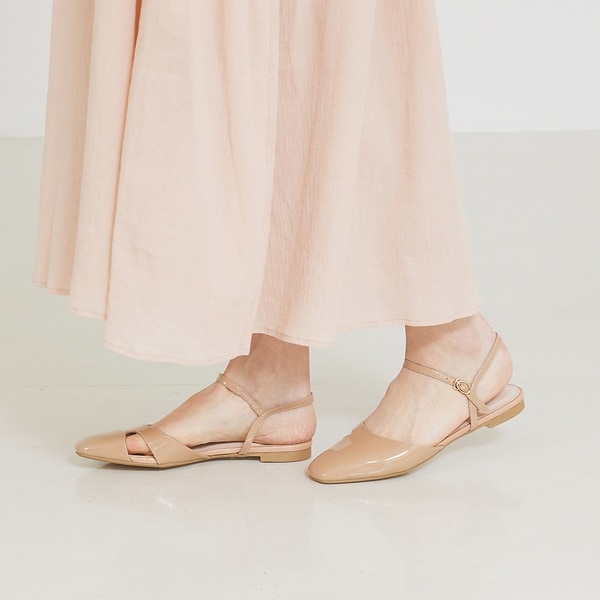 オゥ バニスター（Au BANNISTER）/スクエアトゥ ストラップパンプス