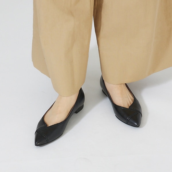 オゥ バニスター（Au BANNISTER）/パイピングデザインフラットパンプス