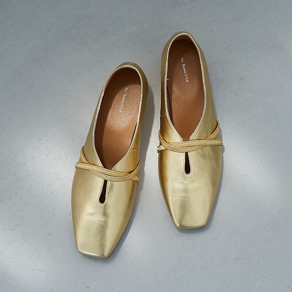 オゥ バニスター（Au BANNISTER）/【Youtuber紹介】ストラップソフトレザーフラットパンプス