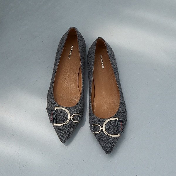 オゥ バニスター（Au BANNISTER）/モチーフ付きフラットパンプス