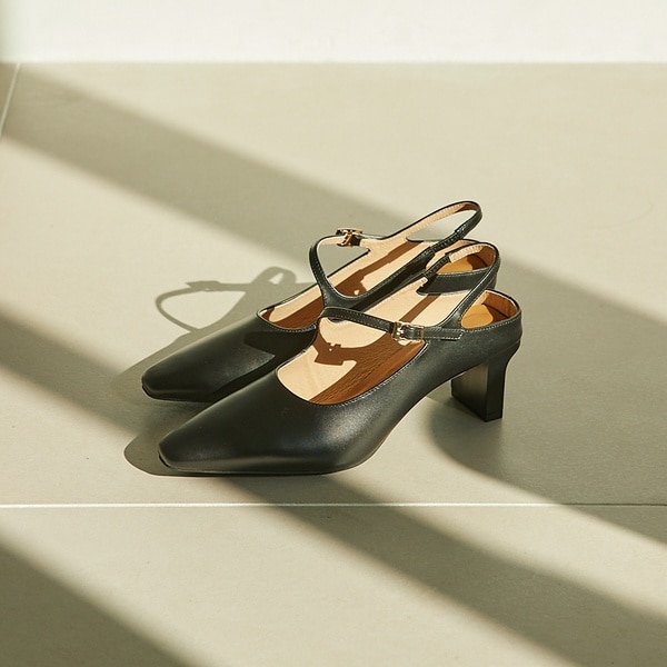 オゥ バニスター（Au BANNISTER）/バックオープンストラップパンプス