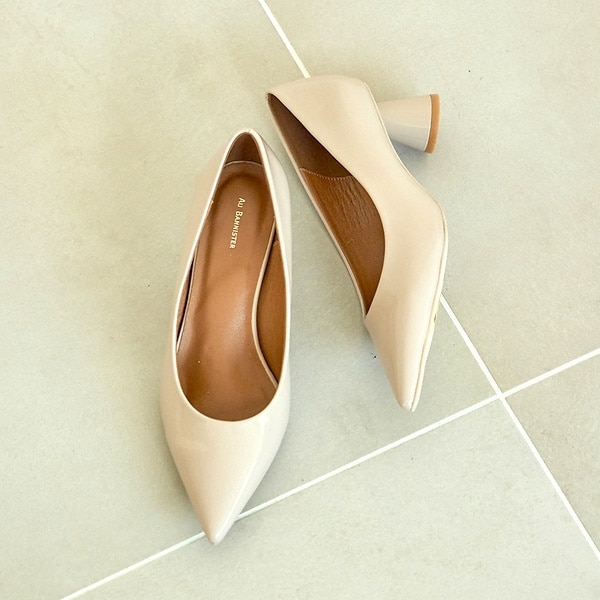 オゥ バニスター（Au BANNISTER）/ポインテッドトゥパンプス