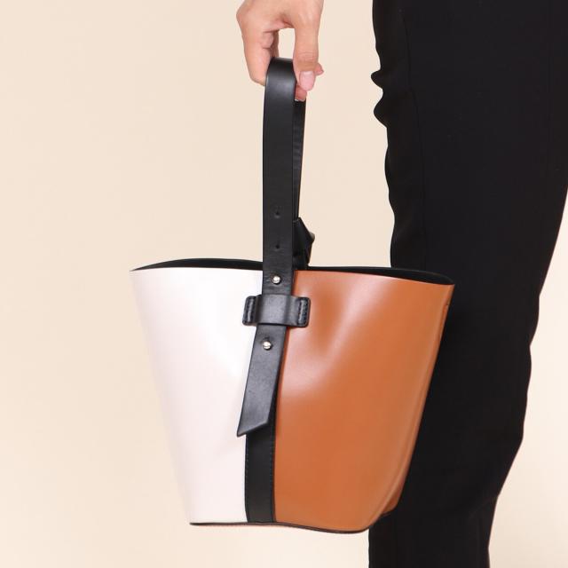 ベース（BASE）/【ROBERTA GANDOLFI】イタリア製 カーフスキンバイカラートランスフォームトートバッグ