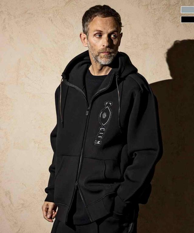 シーディーエム バイ カルぺディエム（CDM BY CARPEDIEM）/C DIEM エンボスロゴフーディー