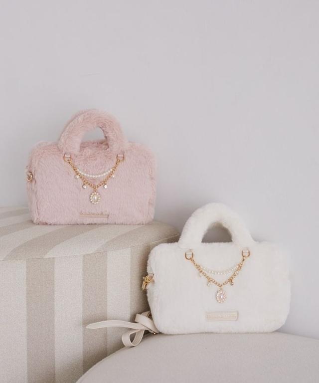 メゾン ド フルール（Maison de FLEUR）/チャーム付きファー2Wayボストンバッグ