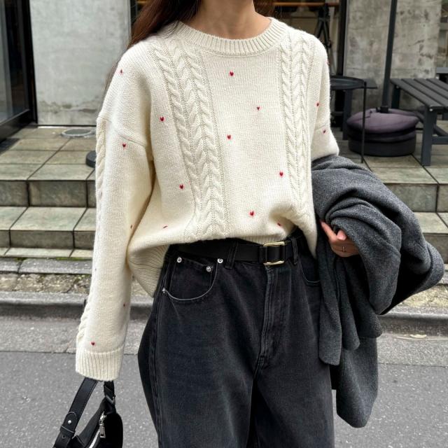 フレディエミュ（fredy emue）/ハート刺繍柄編みニットプルオーバー