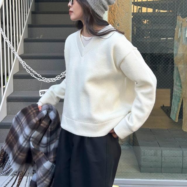 【NEW】フレディエミュ（fredy emue）/リブ見えニットソーVネックプルオーバー