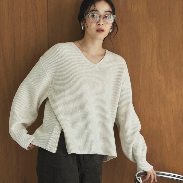 ドゥ アルシーヴ（Doux archives）/サイドＺＩＰラメＶネックニット