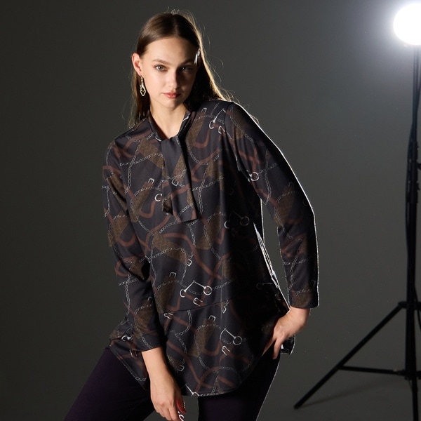 リリアンビューティ（Liliane Burty）/【M〜4L】オーナメントプリントボウタイTシャツ