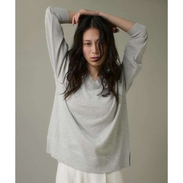 イッツインターナショナル（I．T．’S． international）/Ｖネックラメプルオーバー