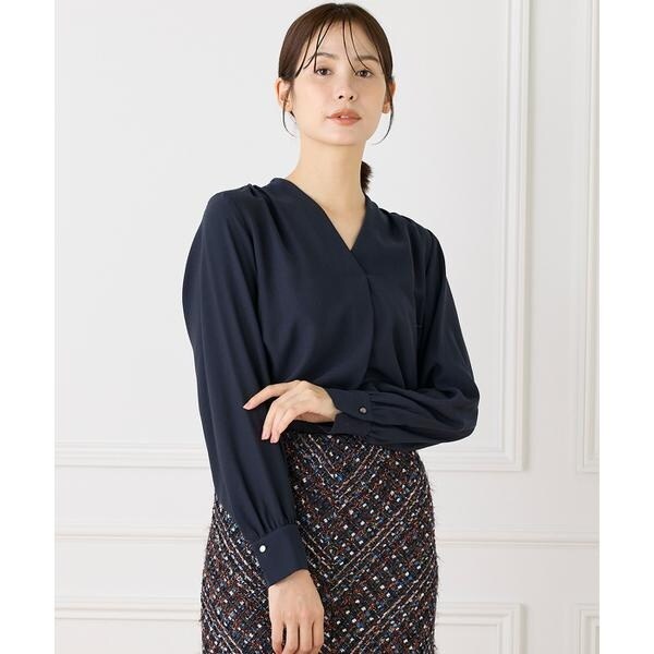 イネド（INED）/《大きいサイズ》Vネックブラウス