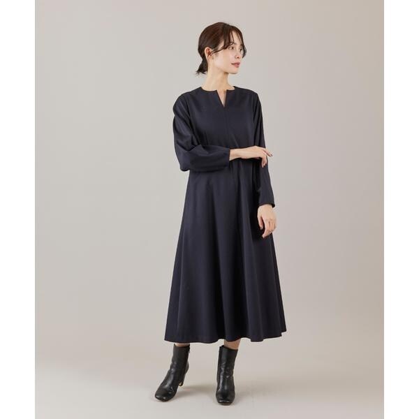 イネド（INED）/《大きいサイズ》キーネックワンピース