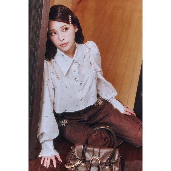 リエンダ（rienda）/チェーンデザインシャーリングブラウス