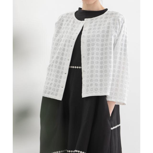 ノップドゥノッド（nop de nod）/サークルエンブロイダリー2wayノーカラートップス