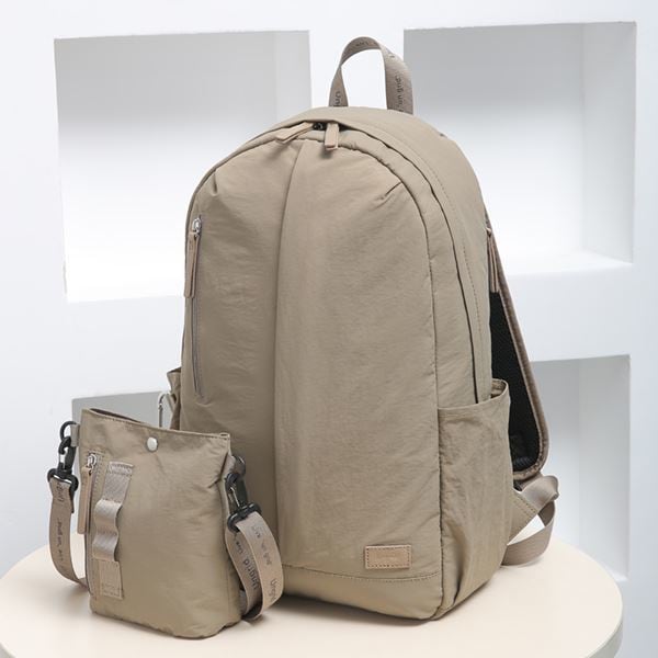 アングリッド（Ungrid）/牛革付属 カラビナ付　超軽量　撥水ナイロン　多機能リュック＆ショルダーバッグ 　2点セット