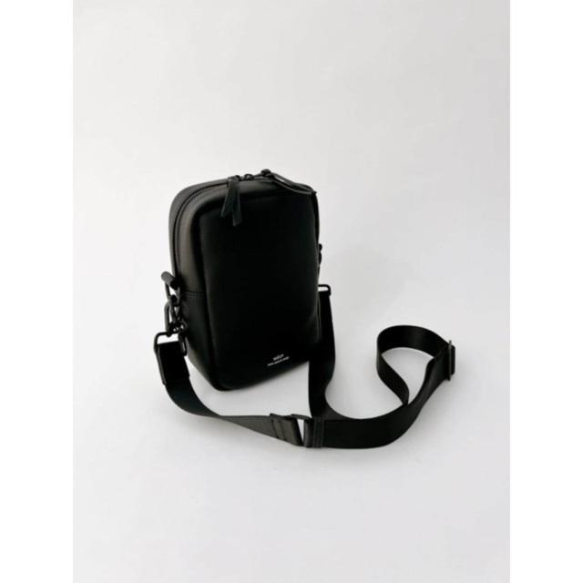 バックヤードファミリー（BACKYARD FAMILY）/waku 縦型ショルダーバッグ