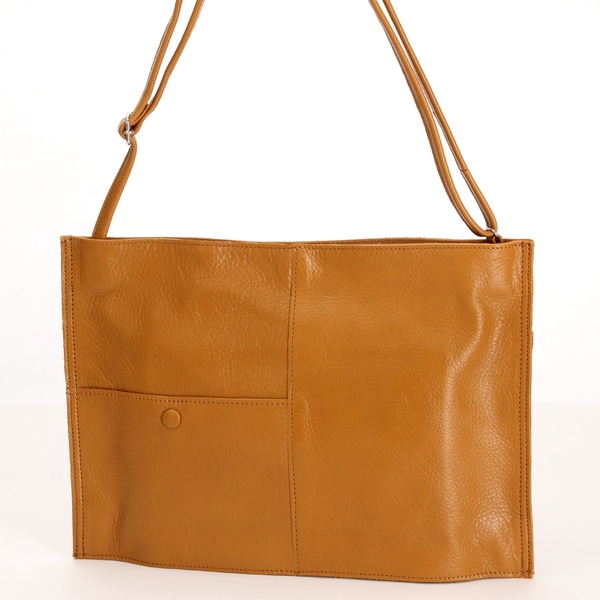 サライ/カウレザーショルダーバッグ