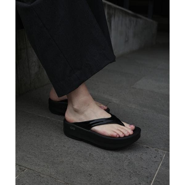 ビーバー（BEAVER）/OOFOS／ウーフォス　OOmega ウーメガ　リカバリーサンダル　厚底