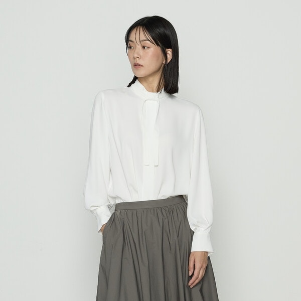 K．T キヨコ タカセ（K．T KIYOKO TAKASE）/〔 Sサイズ 〕 マットサテン タイ付 ハイネックブラウス