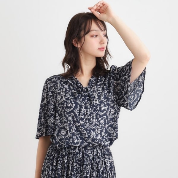 ローラ アシュレイ（LAURA ASHLEY）/【ボウタイ／同柄アイテムあり】アイロンワーク スクロール柄ブラウス