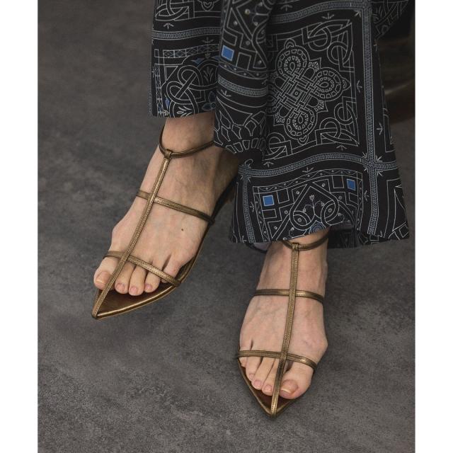 サロン アダム エ ロペ（SALON adam et rope’ ）/ナローストラップサンダル