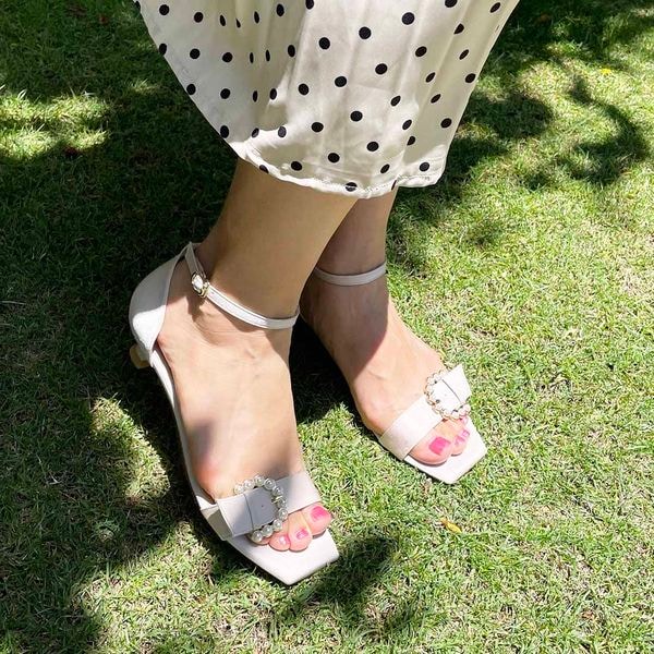 カリーノ/パールバックルアンクルベルトサンダル