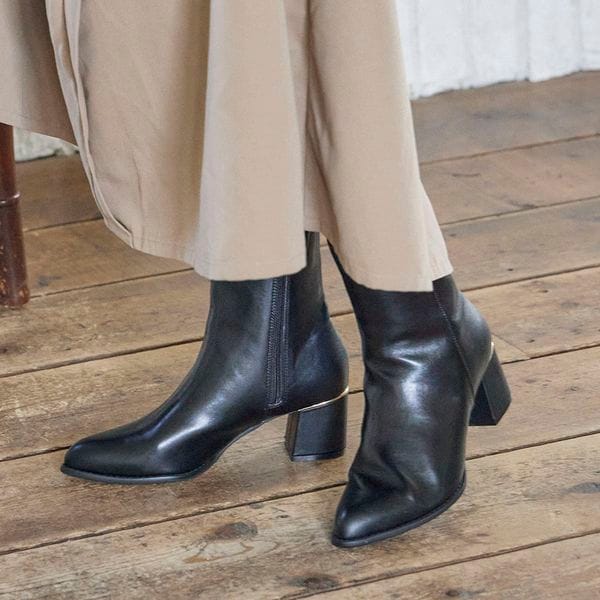 カリーノ（carino）/【レイン対応】ポインテッドフレアヒールブーツ