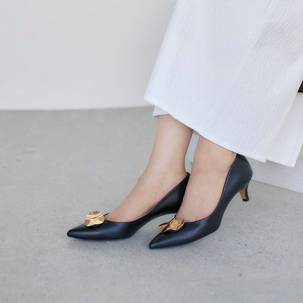 カリーノ（carino）/メタルパーツパンプスの通販はau PAY マーケット