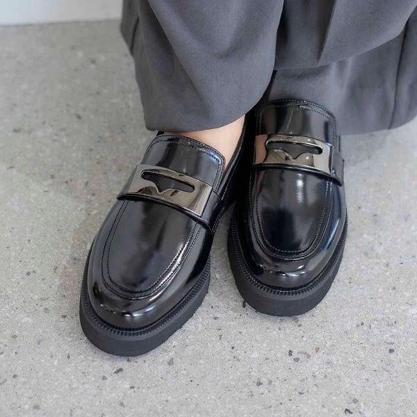 カリーノ（carino）/【レイン対応】厚底メタルモチーフローファー