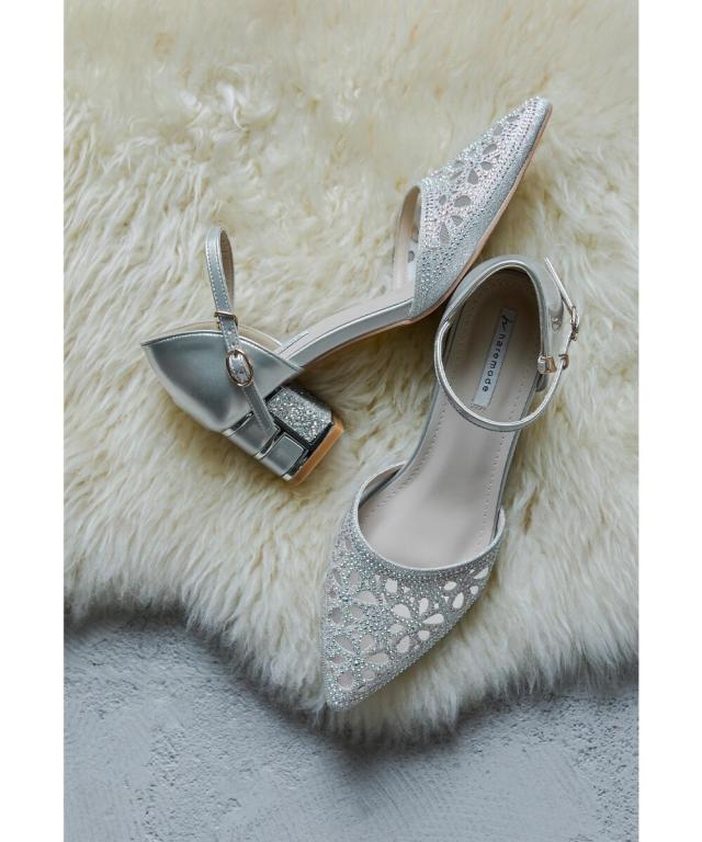 ニアナ（niana）/花柄パンチングカットパンプス