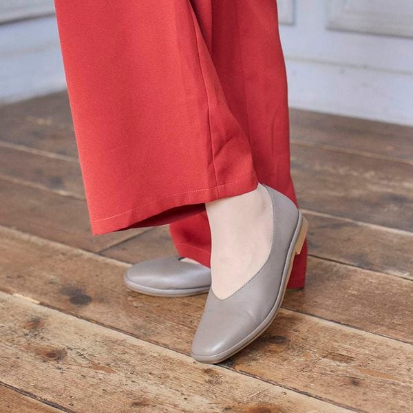 イング（シューズ）（ing）/23秋冬新色追加【サスティナブルシリーズ】Vカットフラットパンプス