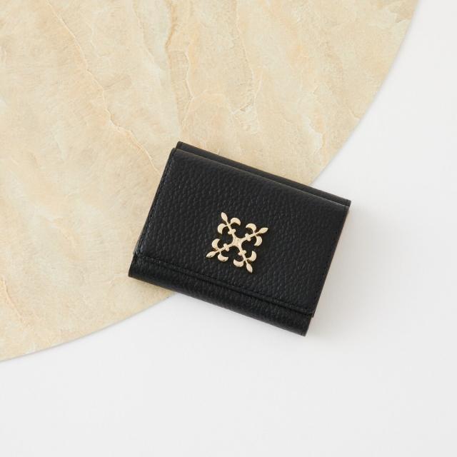 ラシット（russet）/モノグラムプレート三つ折りウォレット(SO−397)