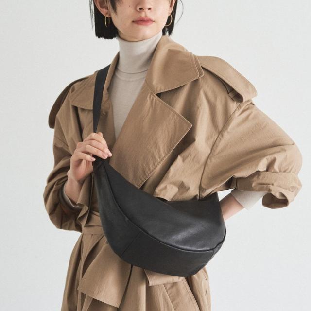ラシット（russet）/【SNS人気商品】ソフトレザーラウンドショルダーバッグ〈UNISEX〉(CE−1326)