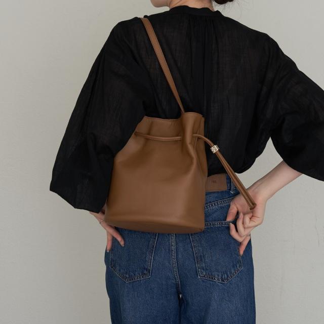ラシット（russet）/レザー巾着バケットバッグ(CE−1614)の通販はau