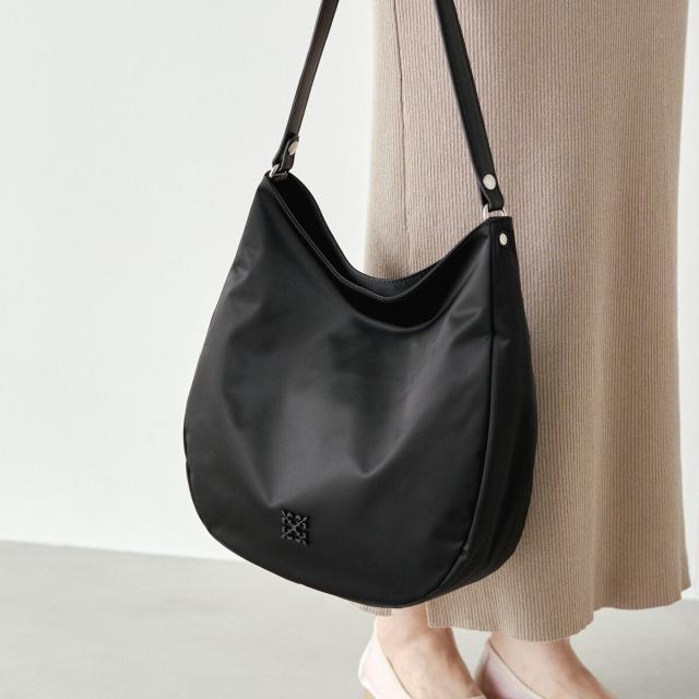 ラシット（russet）/［仕切りあり］クラウズナイロン 縦長2WAY