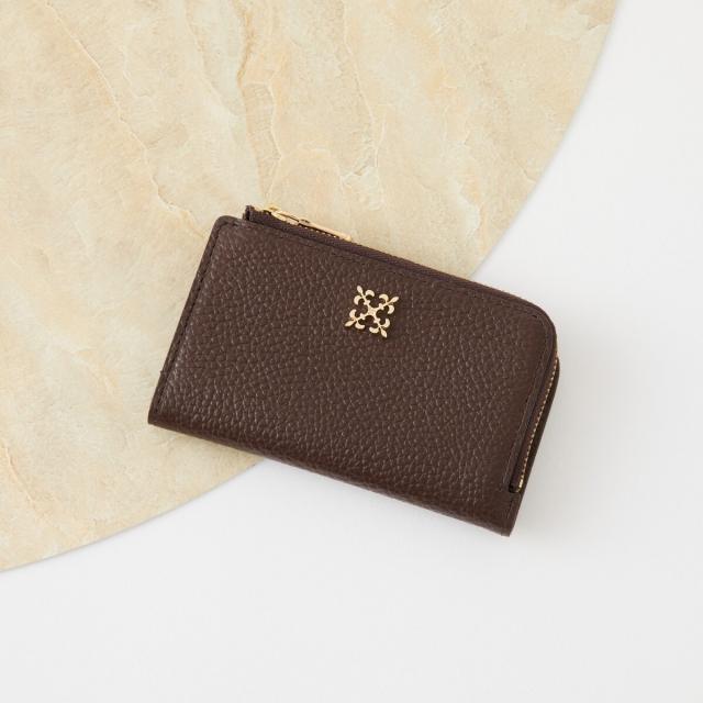 ラシット（russet）/ミニモノグラムプレートフラグメントケース(SO−435)