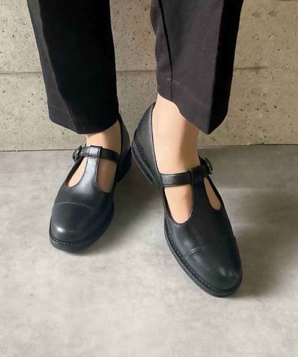 アポム（APOM）/Tストラップシューズ