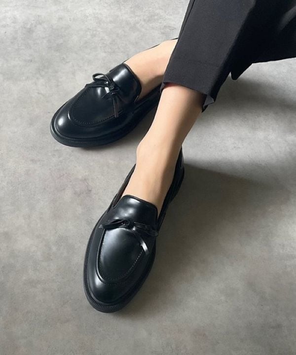 アポム（APOM）/ウォータープルーフリボンローファー