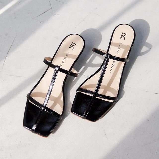 ファビオ ルスコーニ（FABIO RUSCONI）/Tストラップサンダル 2518