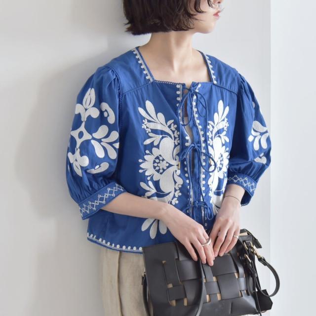 カランシエル（quaranciel）/quaranciel:〈洗濯機可能〉エンブロイダリー スクエアネック ブラウス