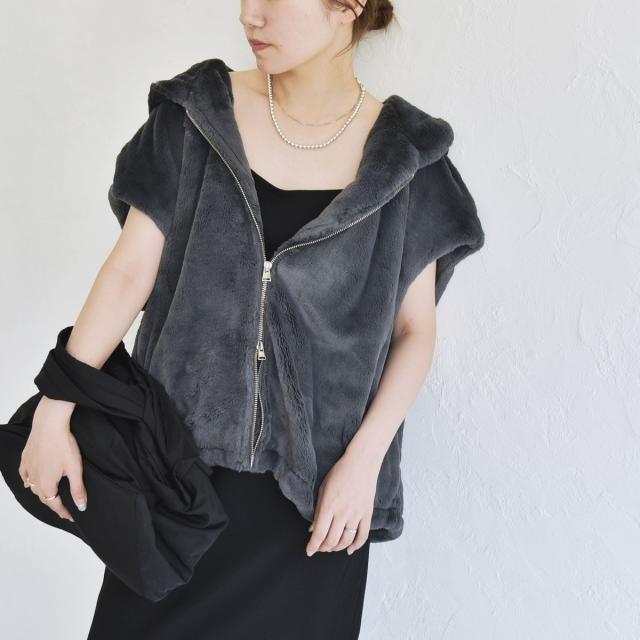 カランシエル（quaranciel）/quaranciel: フーディー フェイクファー ドロスト ジップ ショート ベスト