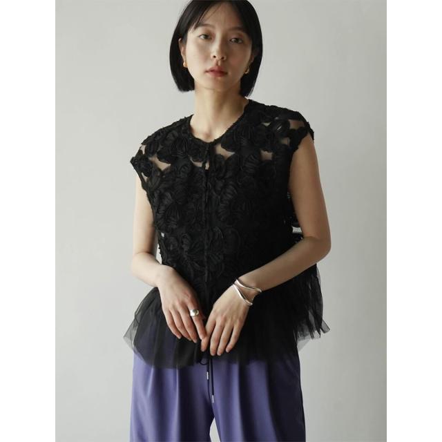 ラディエイト（RADIATE）/フラワーエンブロヘムチュールジレ