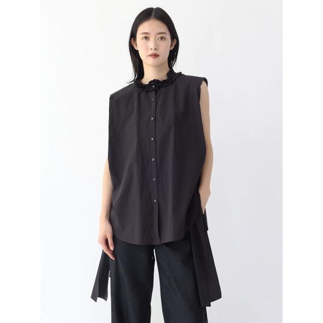 レジル（resil）/フリルネックノースリーブブラウス