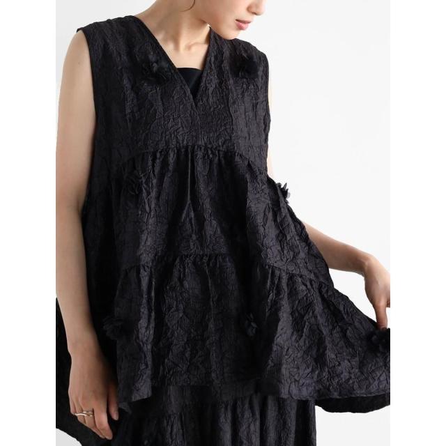 ヴァン（Vin）/フラワーモチーフティアードブラウス