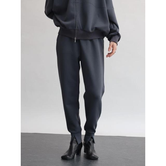 アーガ（Aga）/Agaロゴ刺繍入りジョガーパンツ