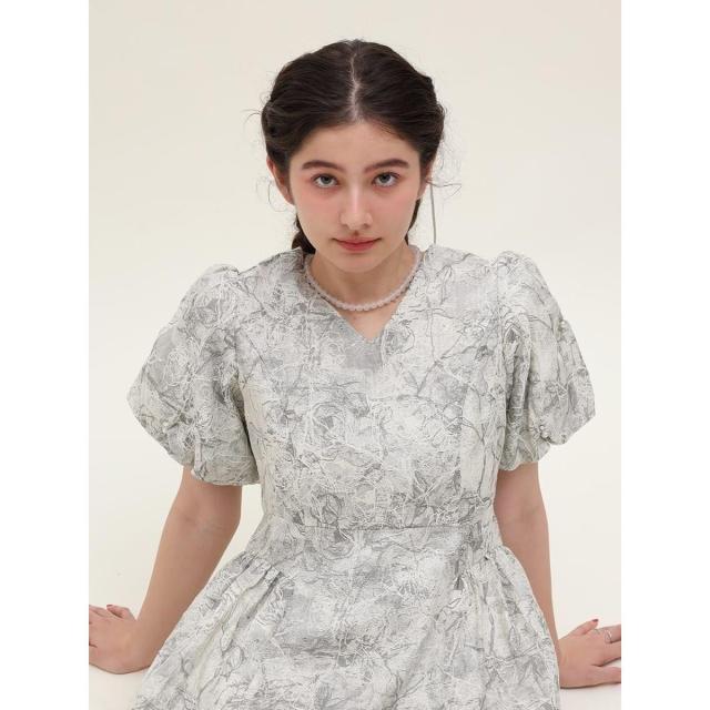 プチローブ（petirobe）/フラワージャガードパフスリーブワンピース