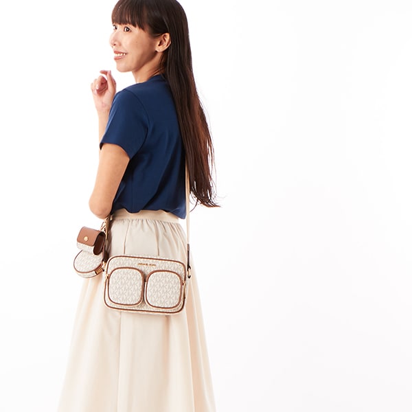 マイケル・コース（Michael Kors）/JET SET ITEM クロスボディ ウィズ テックアタッチ ミディアム − MKシグネチャー