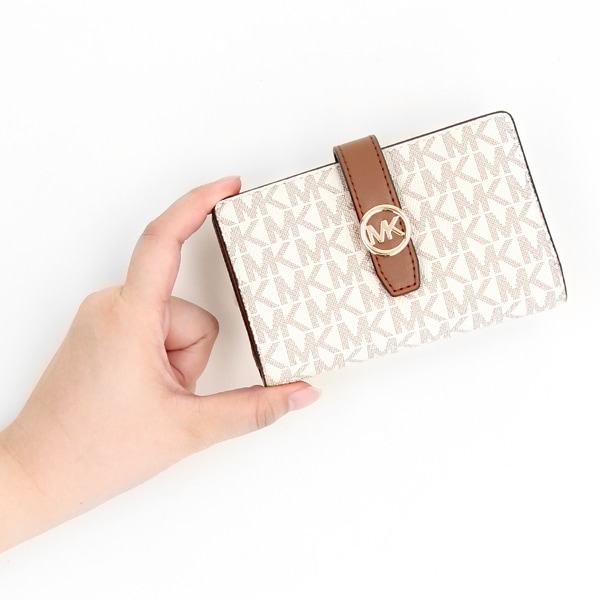 マイケル・コース（Michael Kors）/GREENWICH ジップアラウンド タブ ウォレット ミディアム − MKシグネチャー