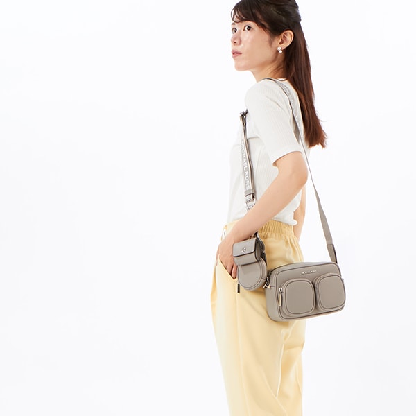 マイケル・コース（Michael Kors）/JET SET ITEM MD PKT XBDY W ATTCH クロスボディ