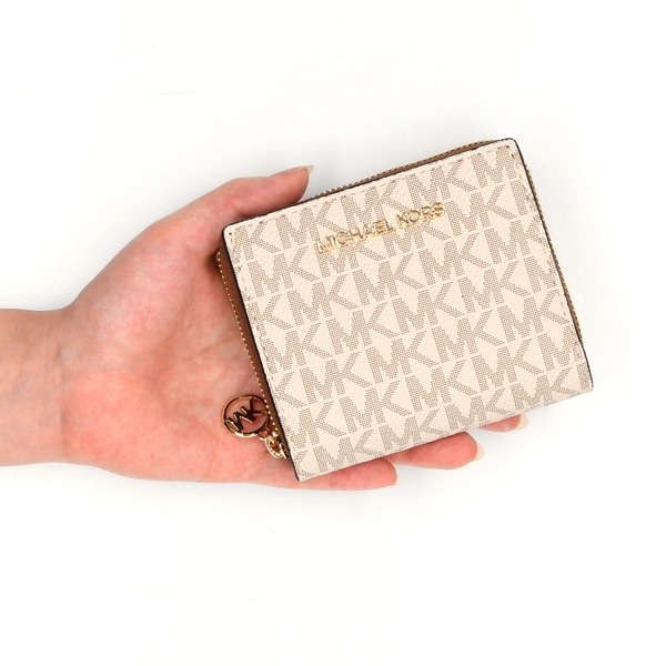 マイケル・コース（Michael Kors）/JET SET TRAVEL ジップ チャーム ウォレット ミディアム − MKシグネチャー